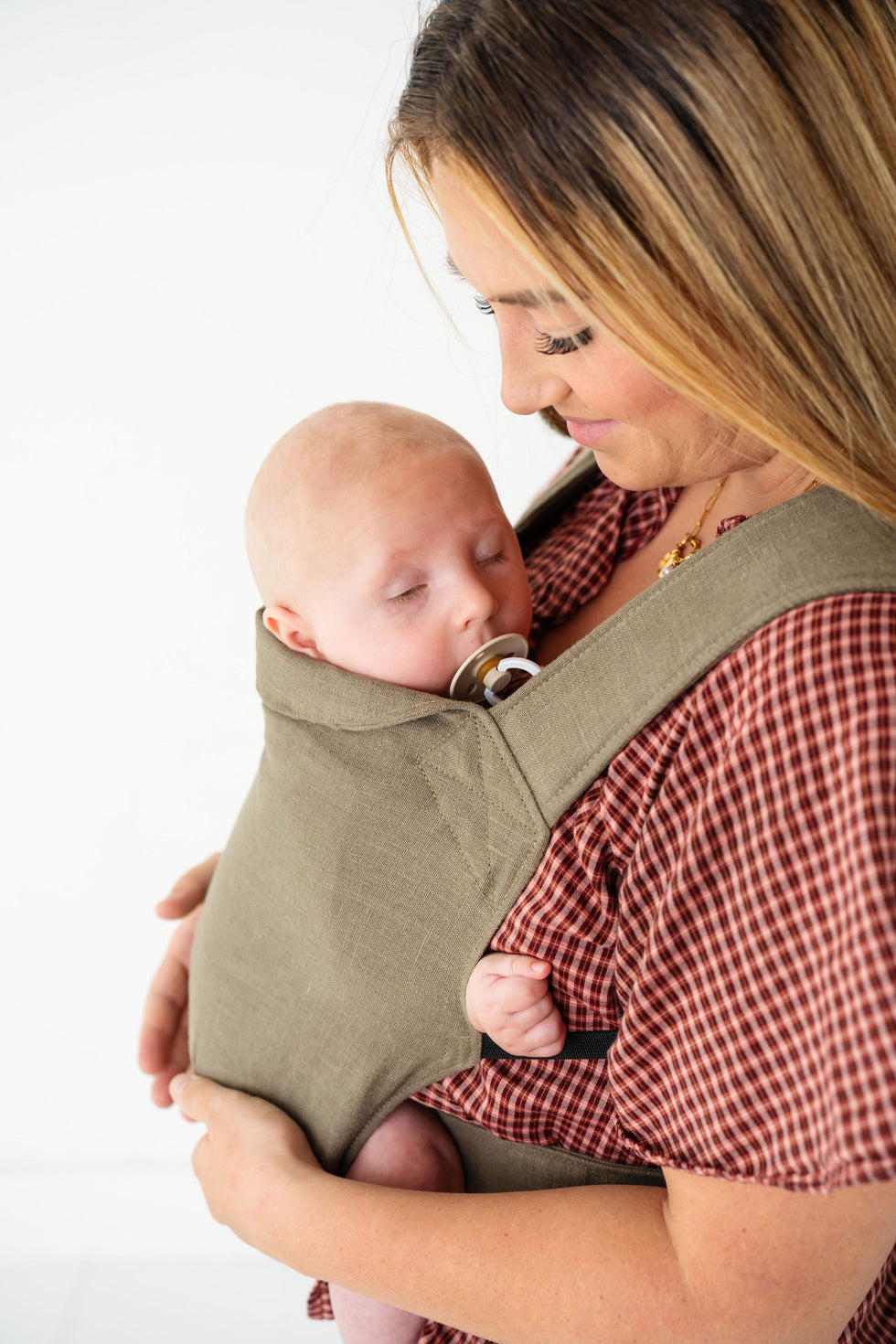 Exploring the World Together: Forward-Facing Baby Carriers – Happy Baby
