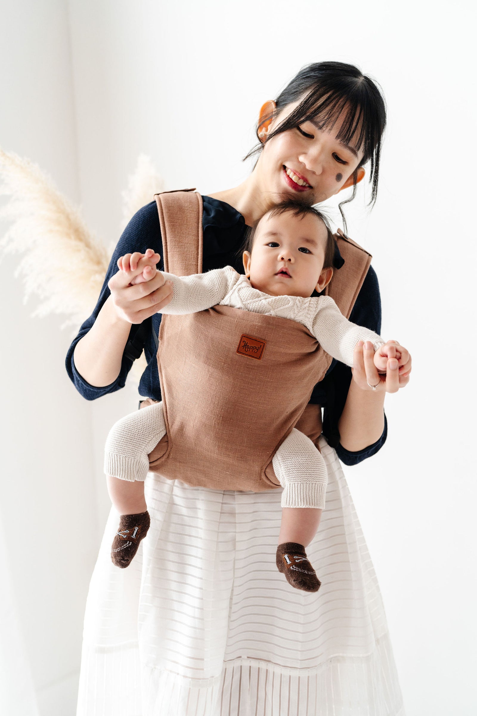 Exploring the World Together: Forward-Facing Baby Carriers – Happy Baby